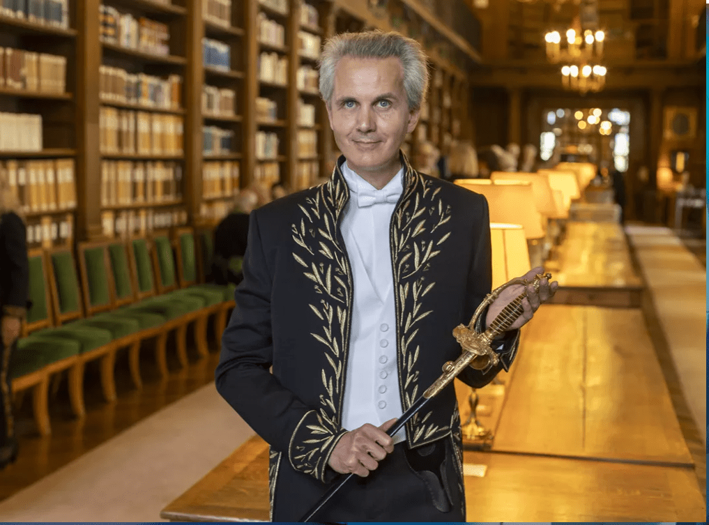 Le psychiatre et Chef de pôle Raphaël Gaillard officiellement entré à l ...